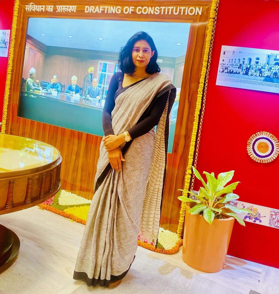 Meet Lt Deepti Rana First Non Departmental Woman Territorial Army ...