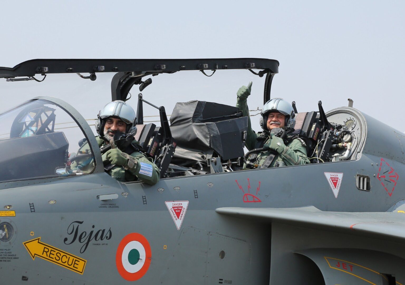 Air Force and Army Chief take sortie in Tejas, Making history | DDE