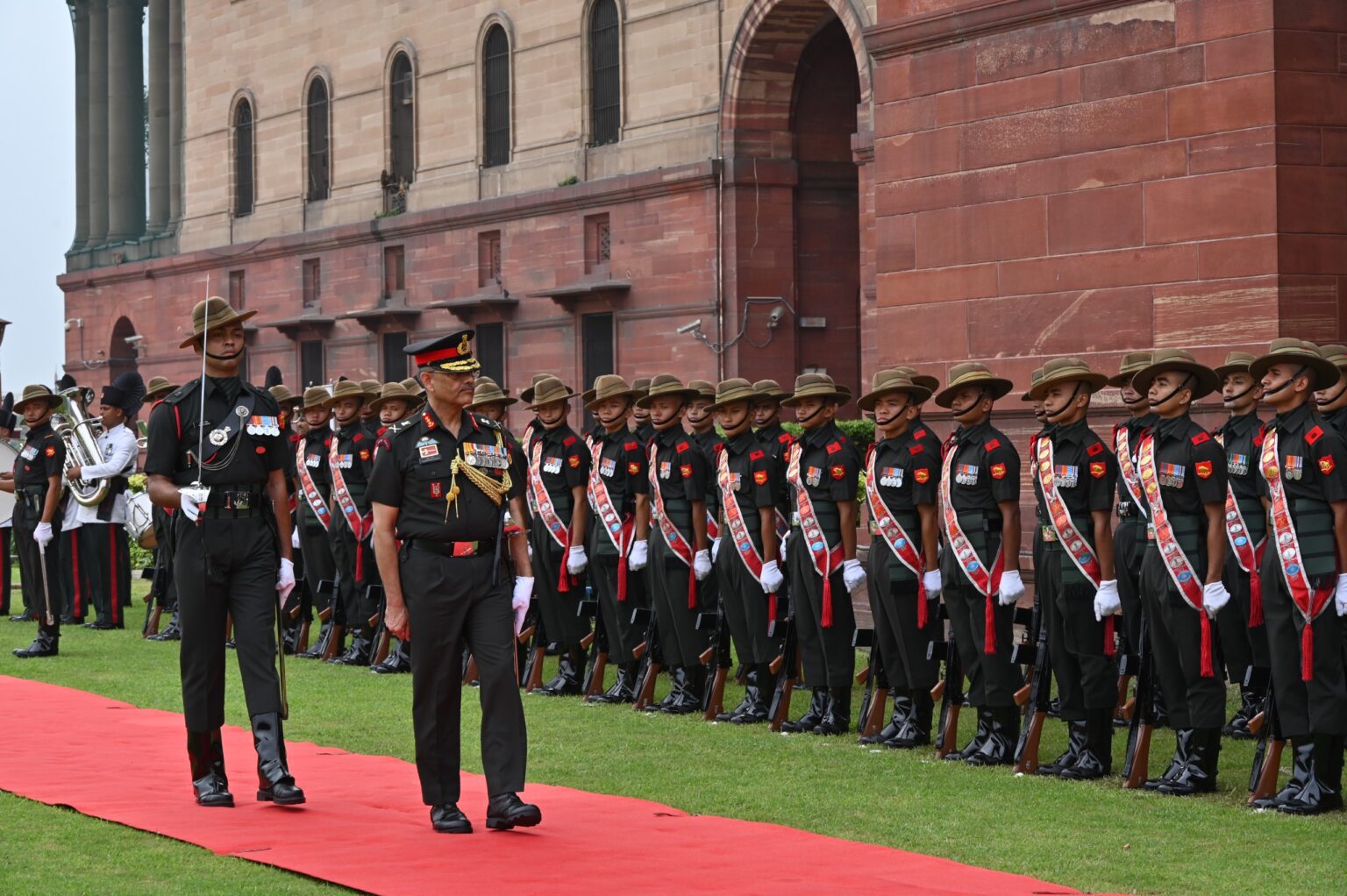 Lt Gen Pushpendra Singh takes over as Vice Chief of Indian Army | DDE